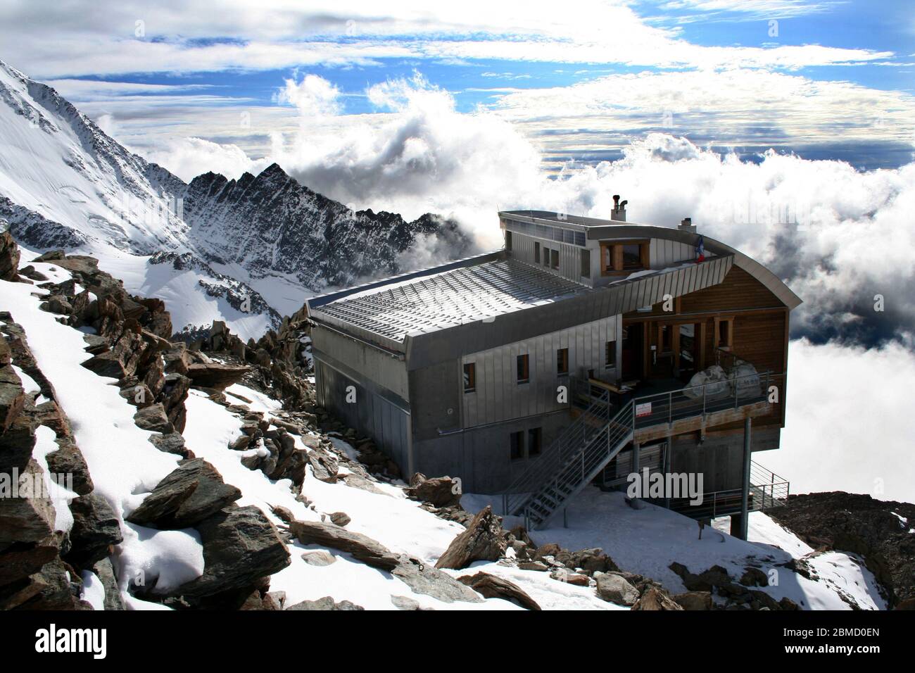 Refuge tête rousse mont blanc refuge hi-res stock photography and ...