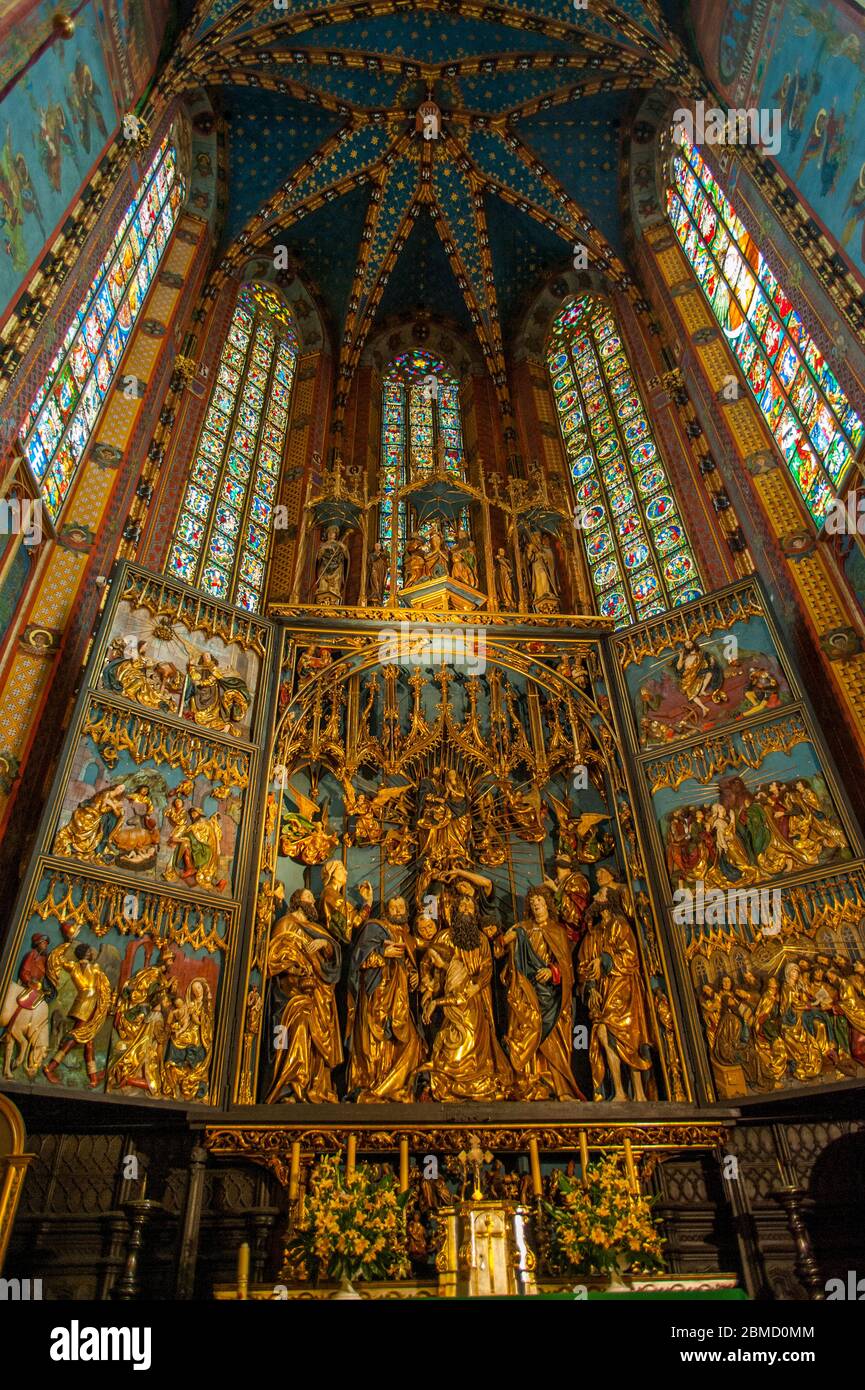 St mary church krakow altar hi-res stock photography and images - Alamy