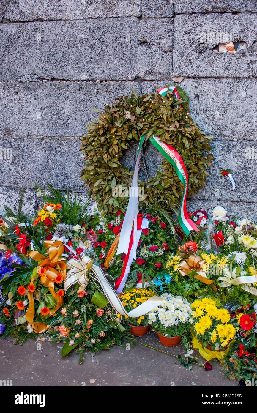 Flowers at the execution site of the Auschwitz concentration camp ...