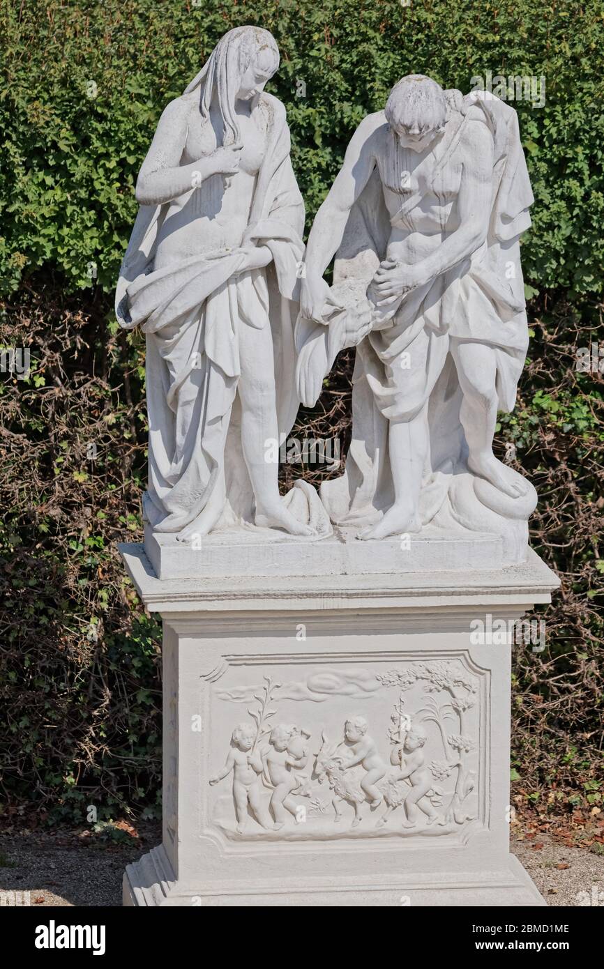 Stone statues in Belvedere gardens in Wien, Austria Stock Photo - Alamy
