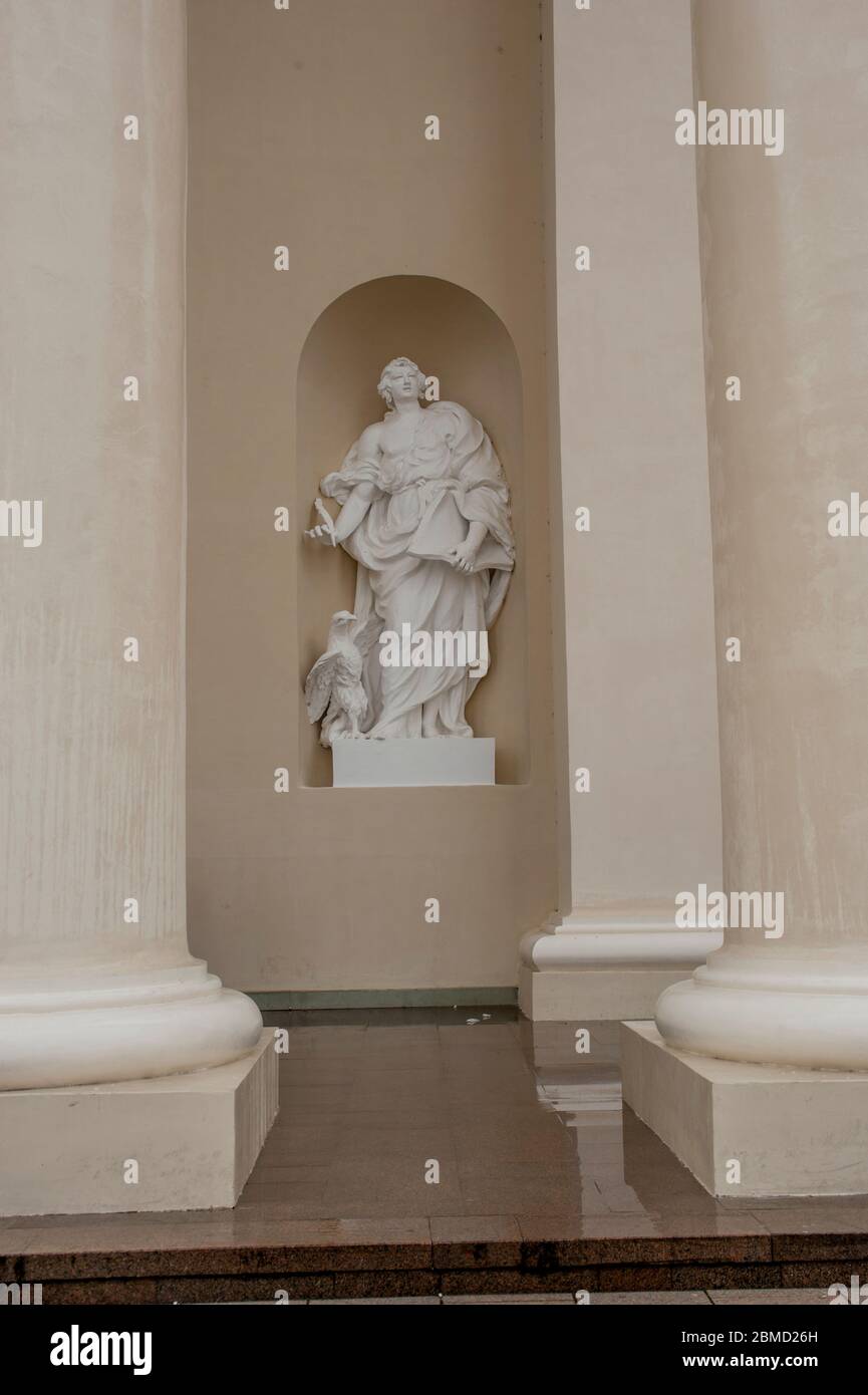 Statue in vilnius hi-res stock photography and images - Alamy