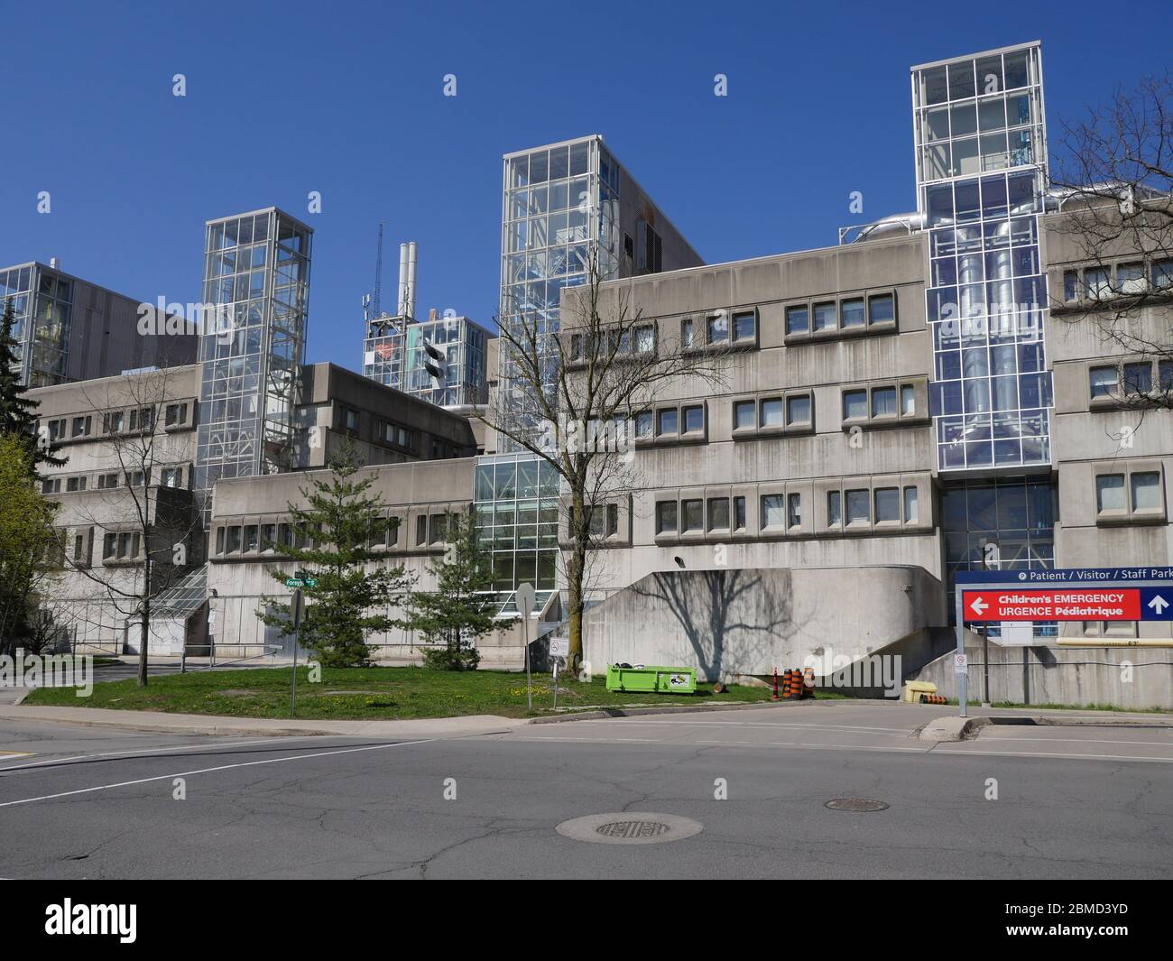 Mcmaster university hamilton canada hi-res stock photography and images ...