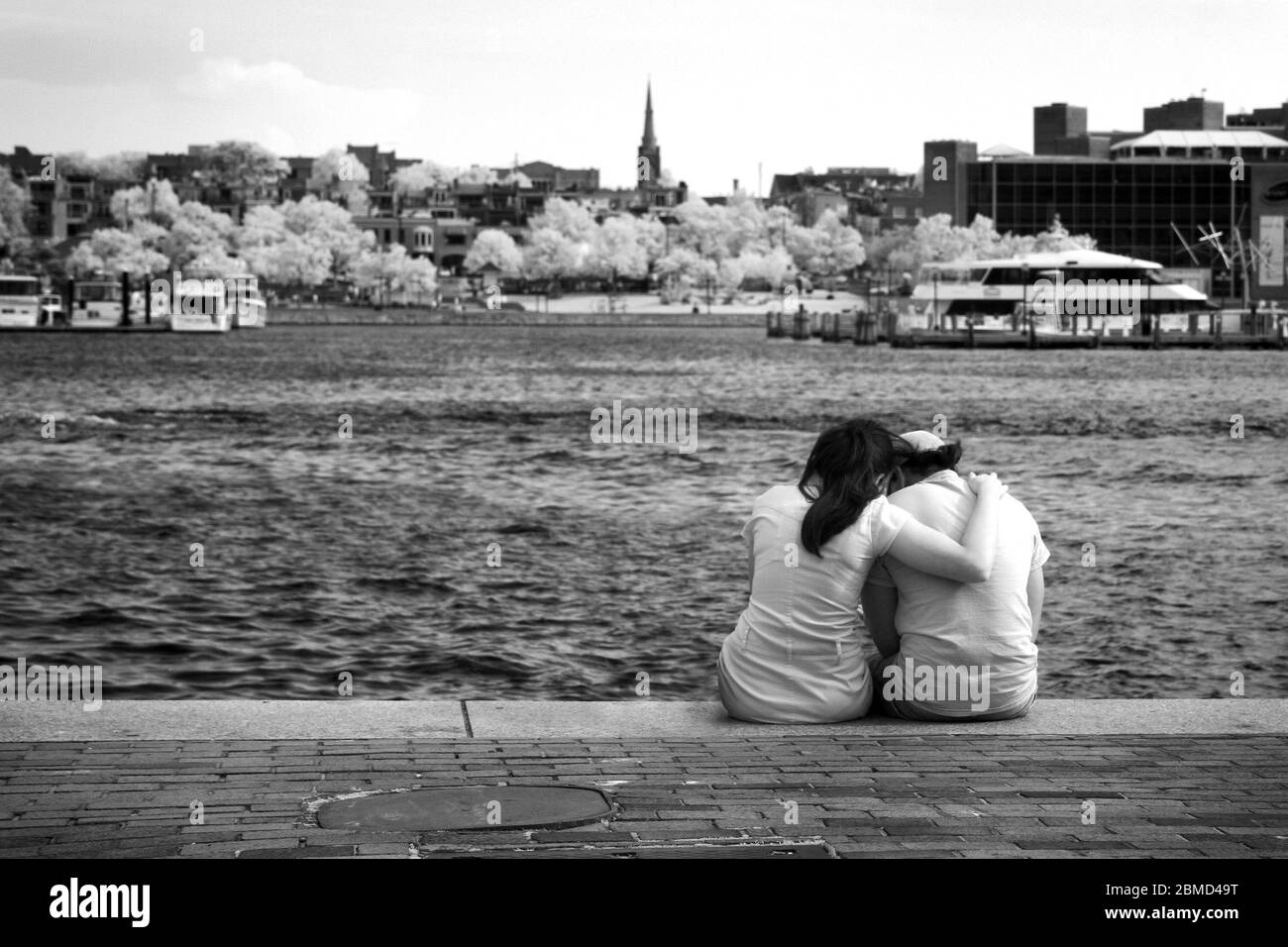 A couple in an intimate moment by the water Stock Photo - Alamy