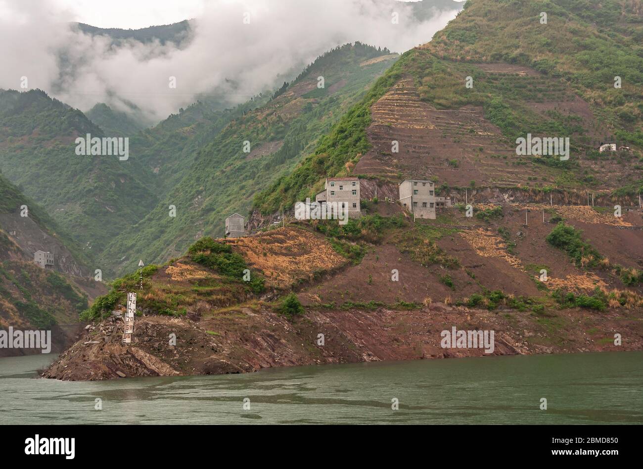Shengli Street, China - May 6, 2010: Xiling gorge on Yangtze River ...