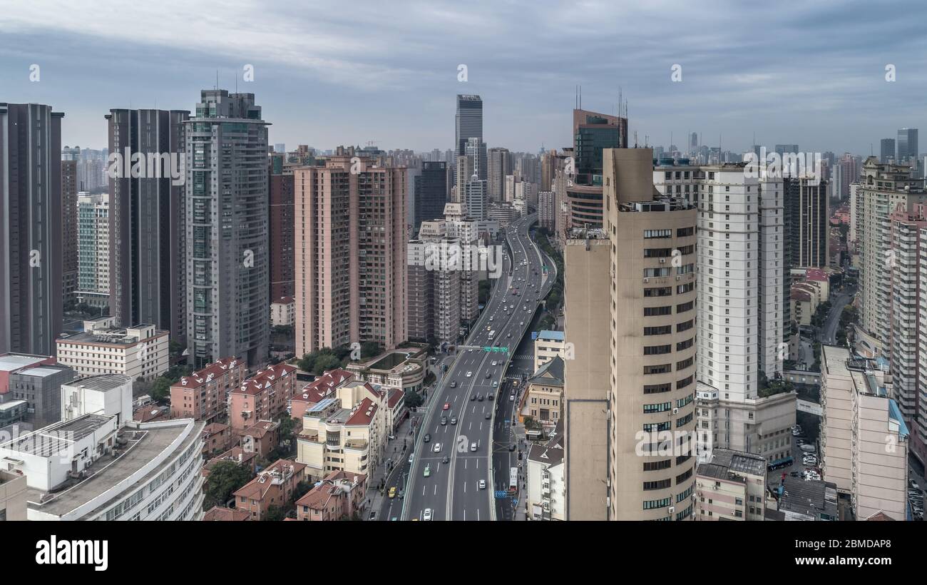 Traffic on city thoroughfare china hi-res stock photography and images ...
