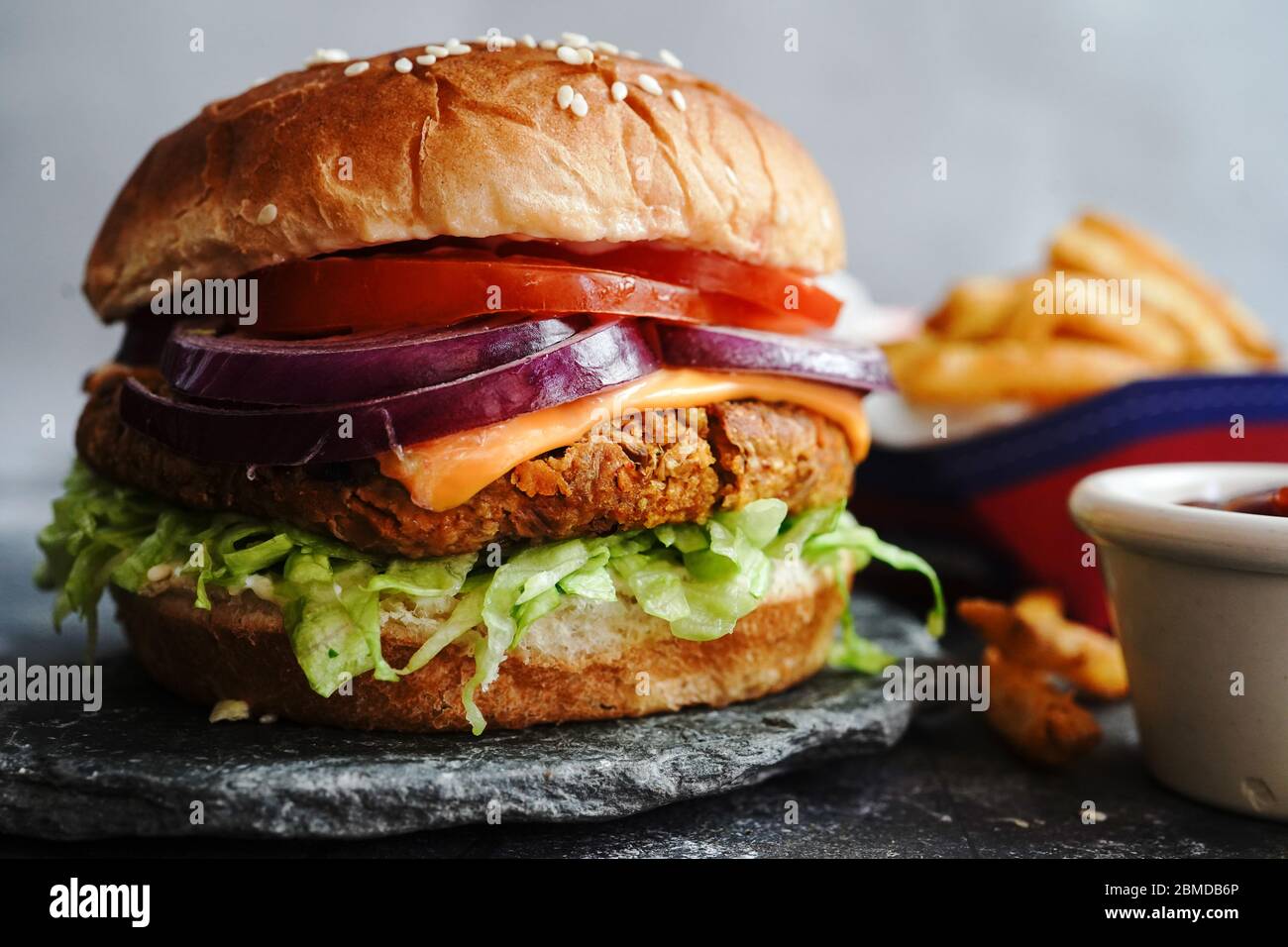 Burger food styling hi-res stock photography and images - Alamy