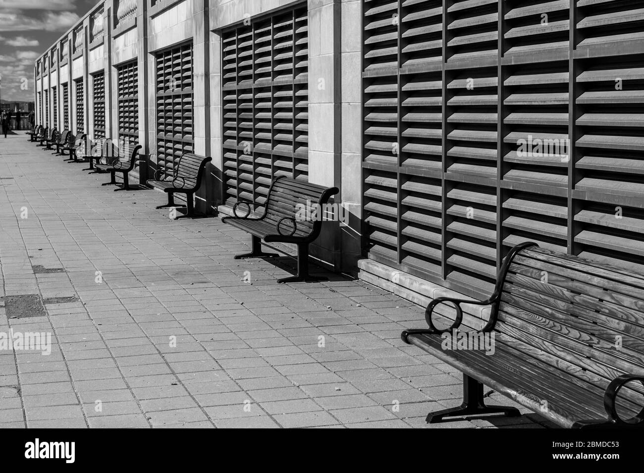Empty benches hi-res stock photography and images - Alamy