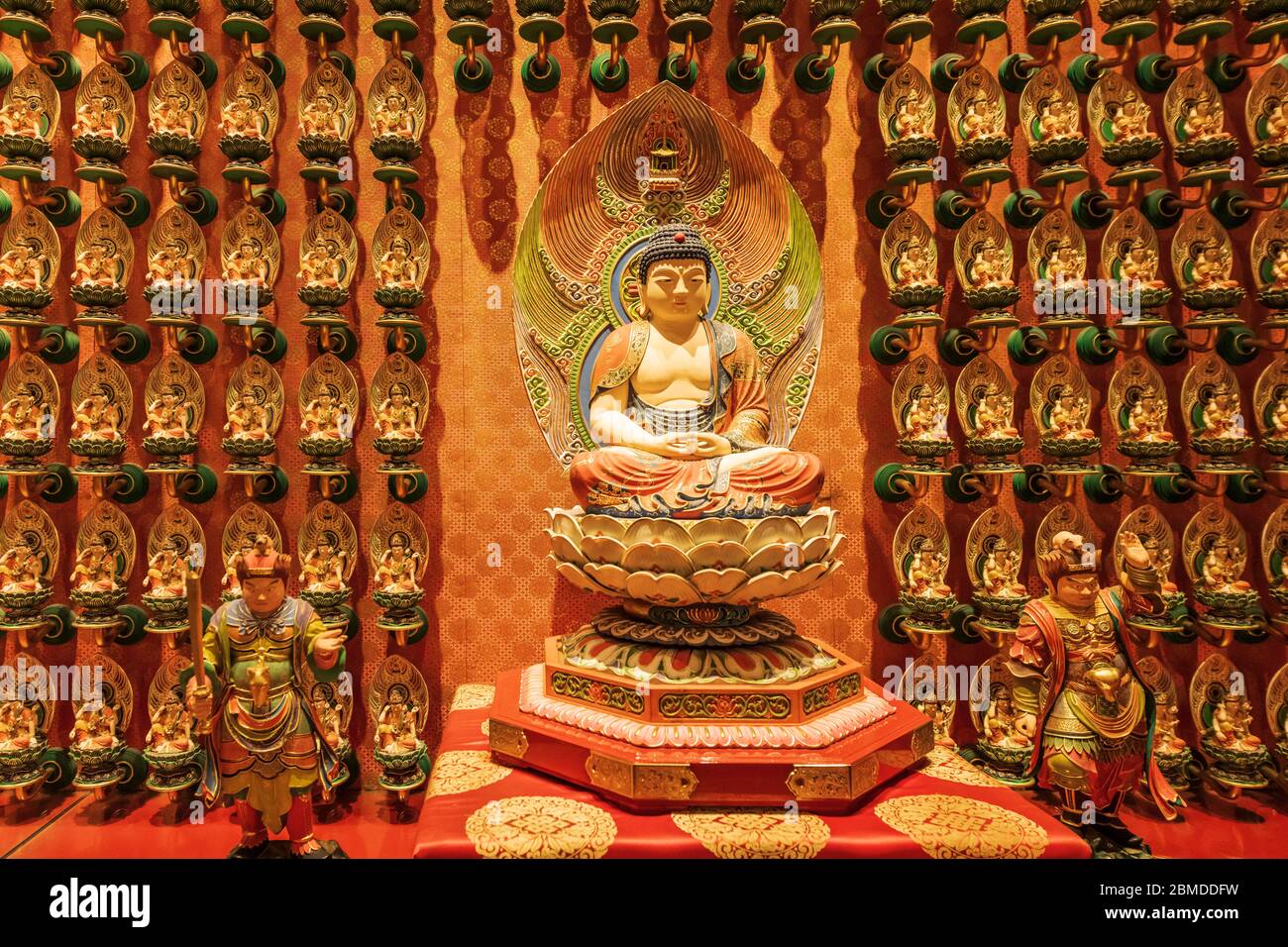 Sculptures in the Buddha Tooth Relic Temple and Museum, Singapore ...