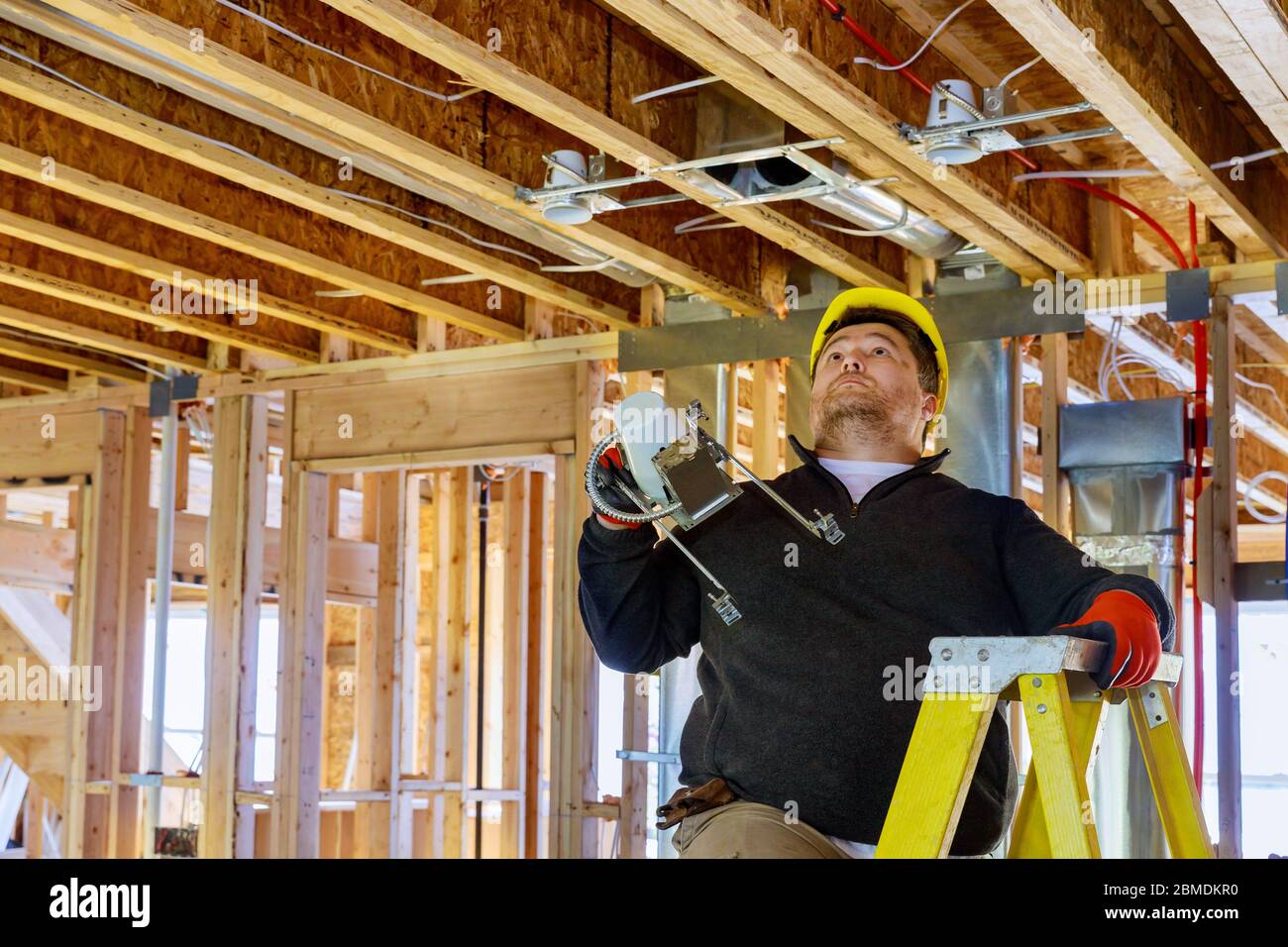 Installation electrical for light bulb hanging lamp on the ceiling ...