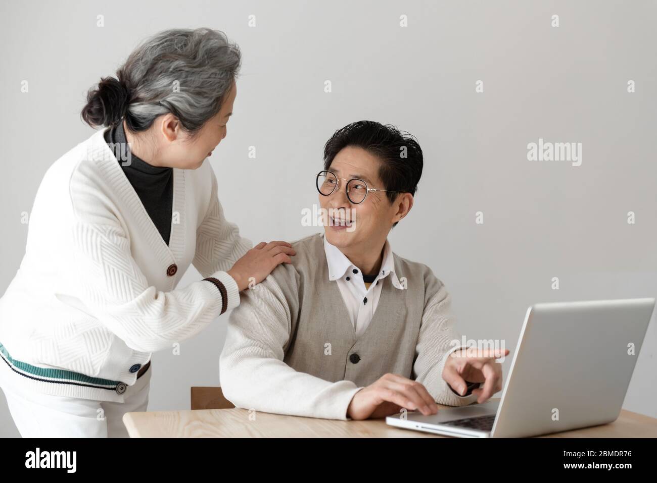 Elderly asian man hi-res stock photography and images - Alamy
