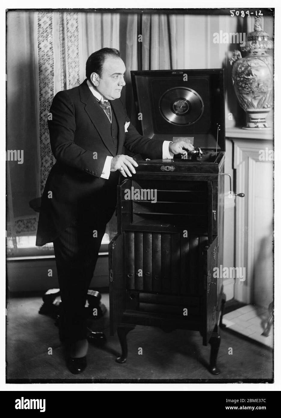 20th century phonograph Cut Out Stock Images & Pictures - Alamy