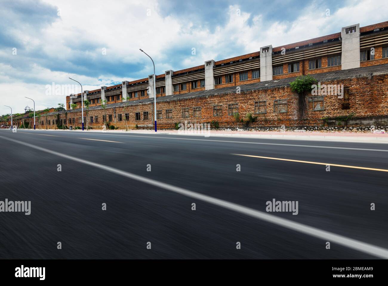 Straight brick road hi-res stock photography and images - Alamy