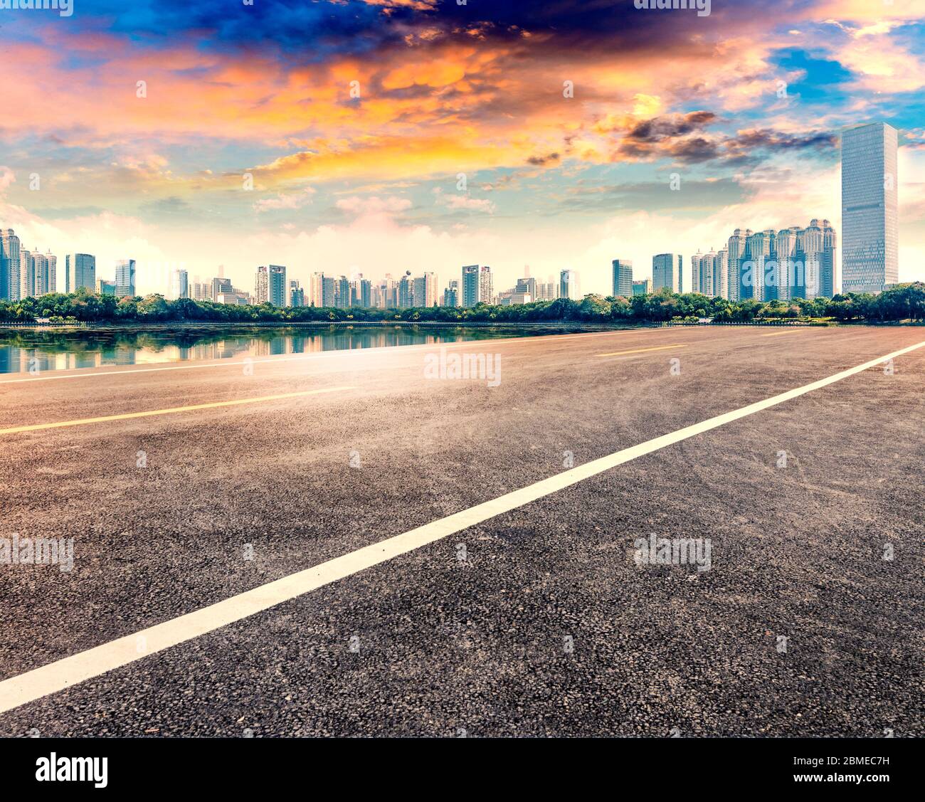 City empty asphalt background hi-res stock photography and images - Alamy