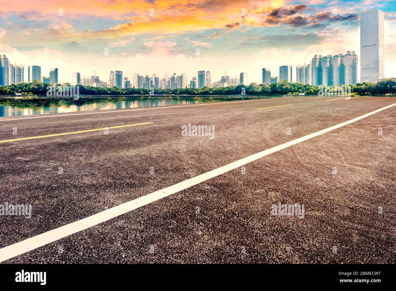 City empty asphalt background hi-res stock photography and images - Alamy