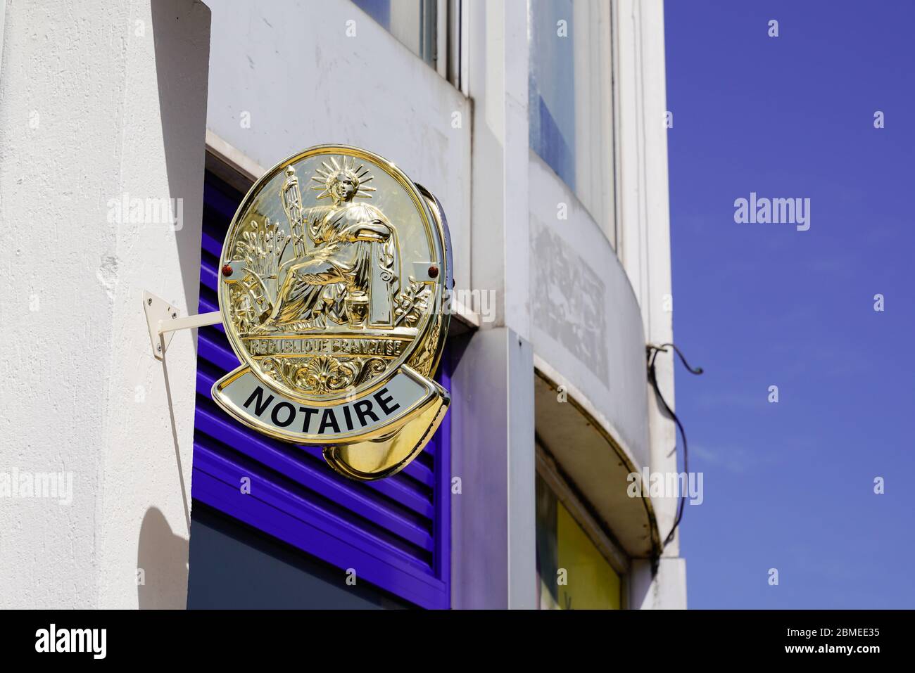 Official french notary office sign hi-res stock photography and images ...