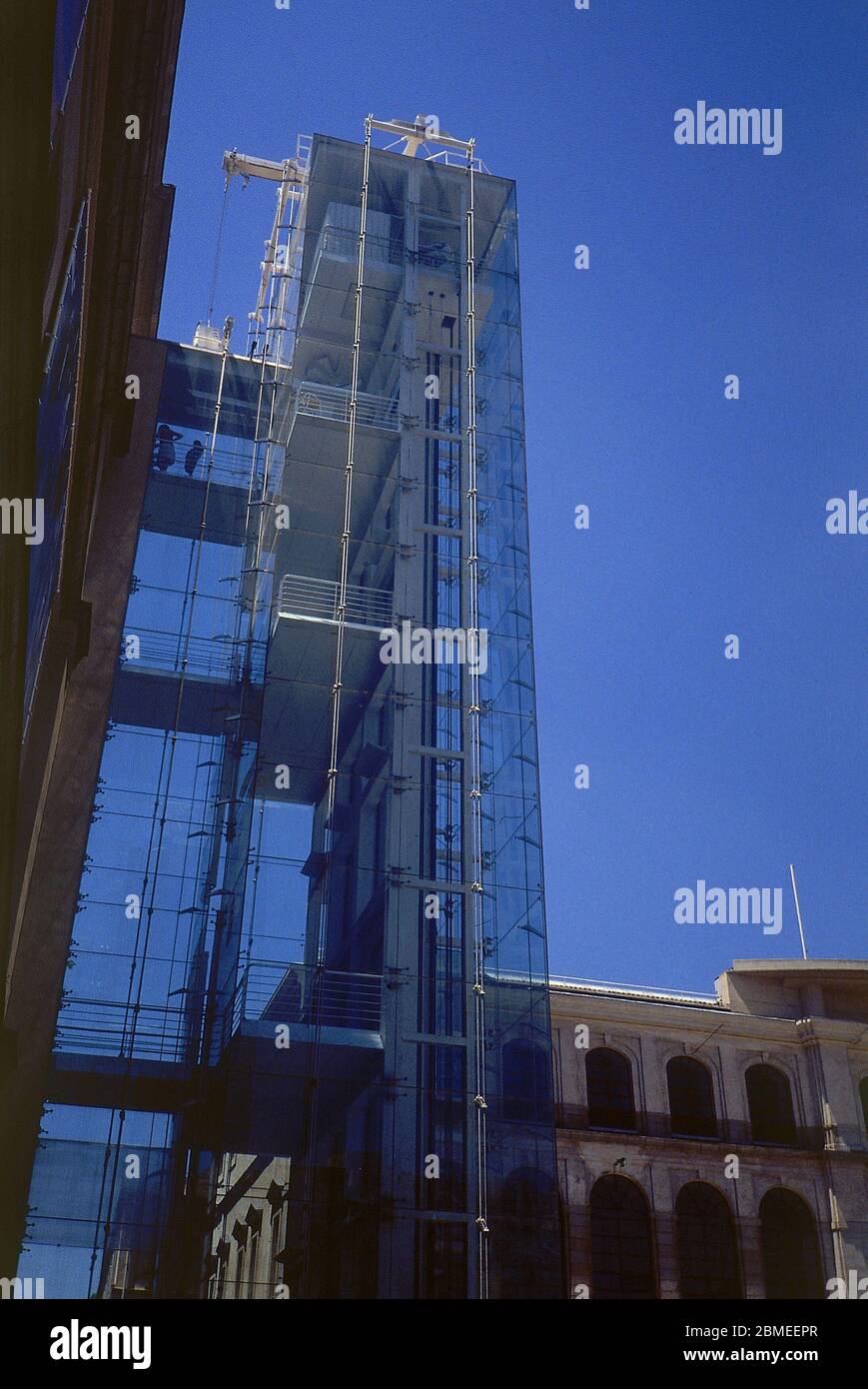 Fachada cristal hi-res stock photography and images - Alamy