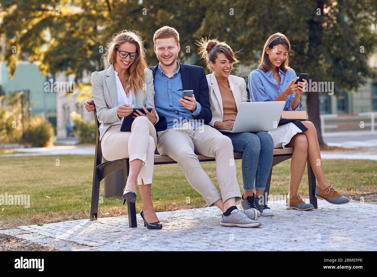 People outside park smiling hi-res stock photography and images - Alamy