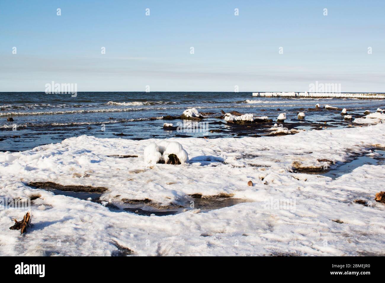 Frozen beach hi-res stock photography and images - Alamy