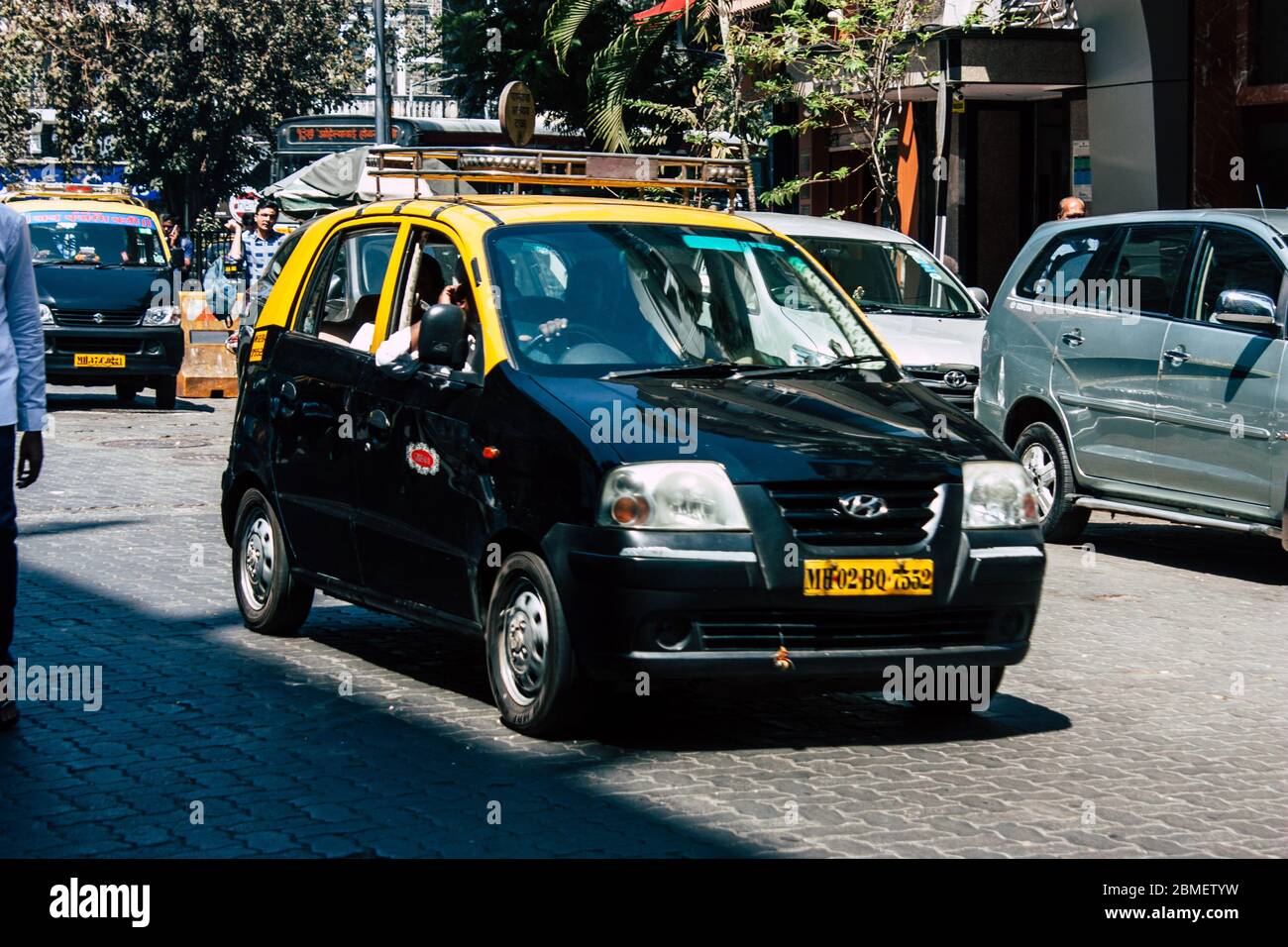 Yellow black mumbai taxi in street hi-res stock photography and images ...