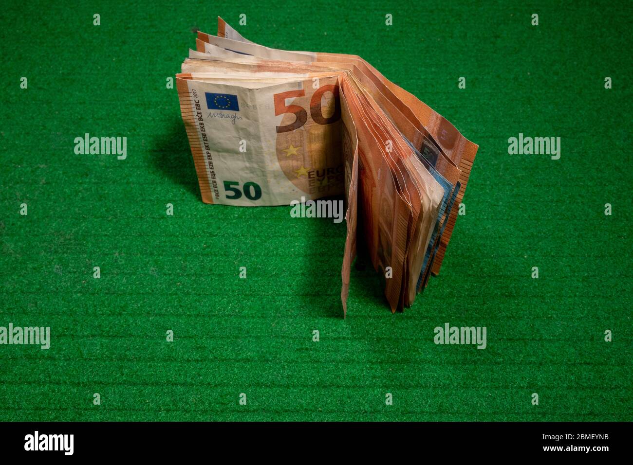 Banknote wheel hi-res stock photography and images - Alamy