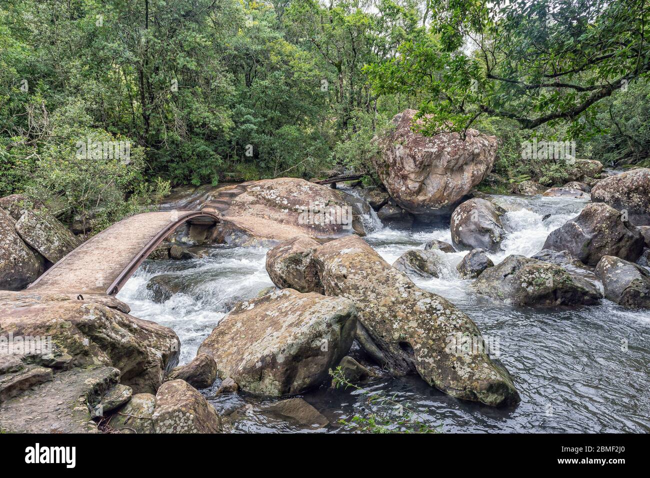 Footbridge over the Mahai River at the Queens Causeway Stock Photo - Alamy