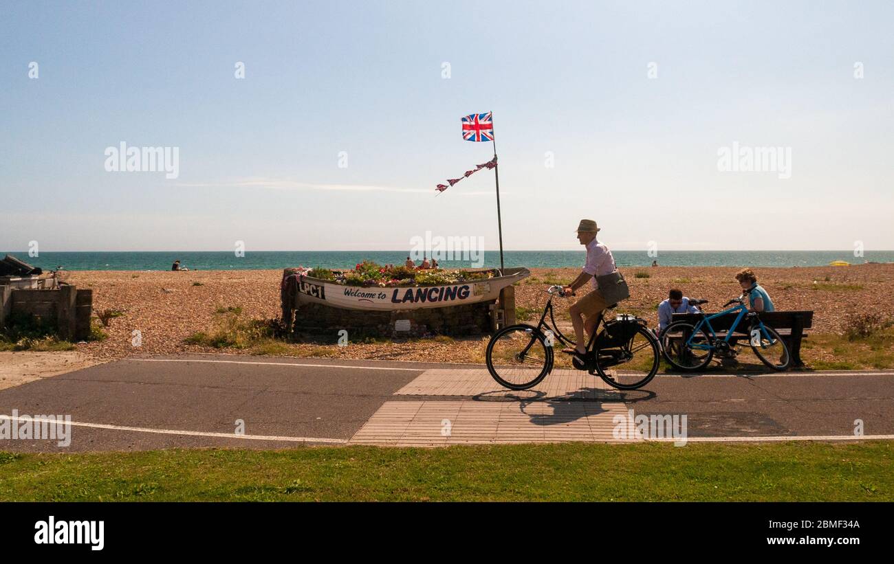 Lancing beach uk hi-res stock photography and images - Alamy