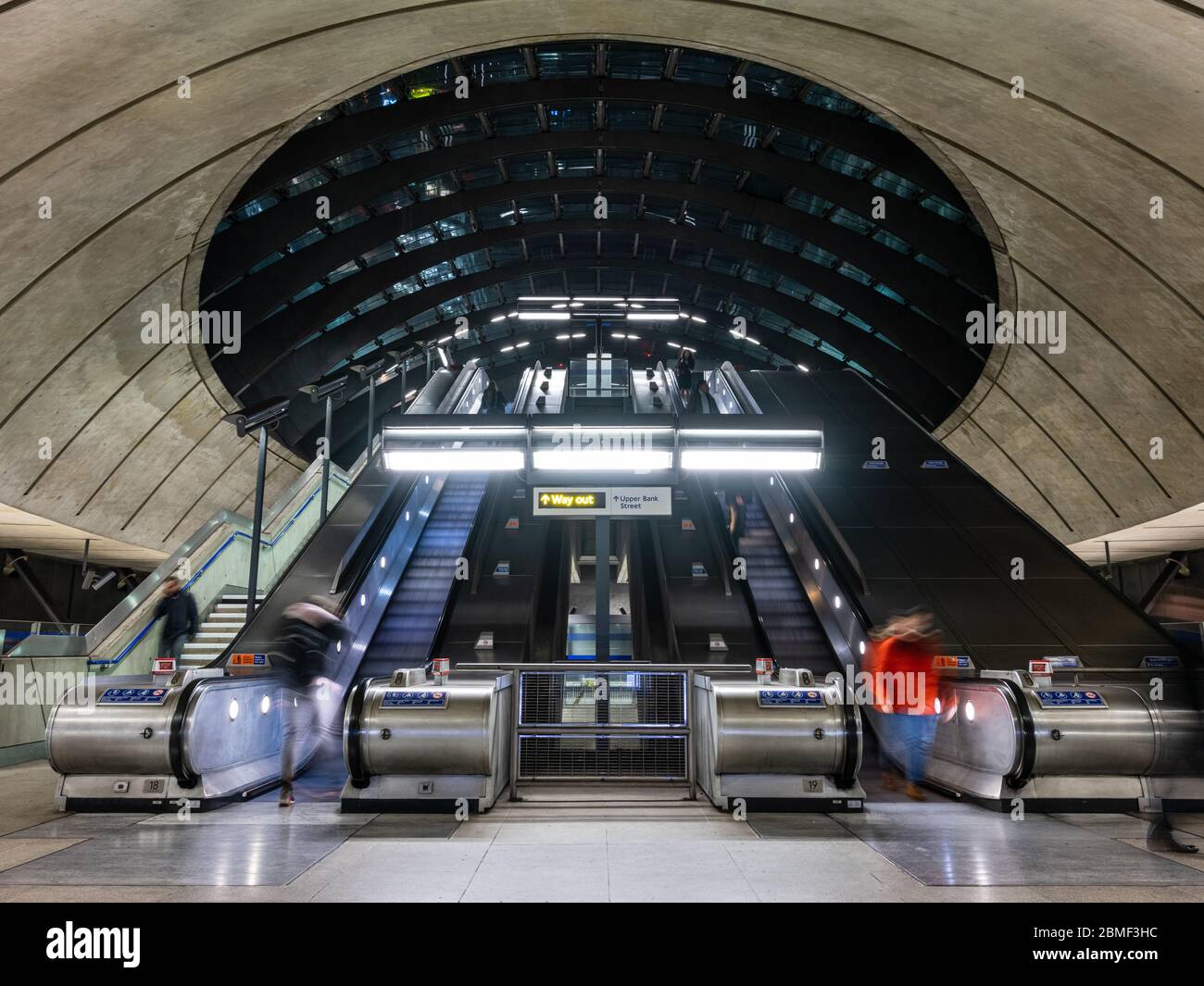 London uk london underground escalators hi-res stock photography and ...