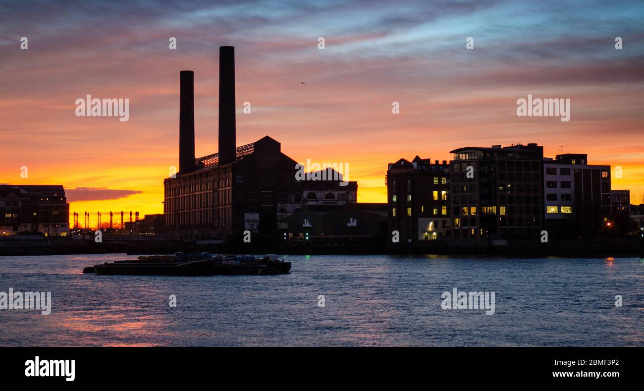 Gasometer silhouette hi-res stock photography and images - Alamy