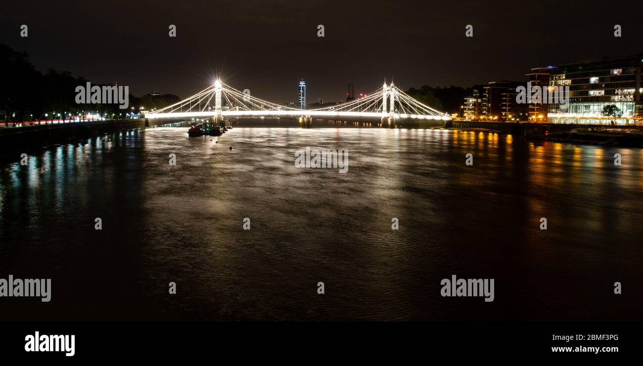 Albert bridge lights at night hi-res stock photography and images - Alamy