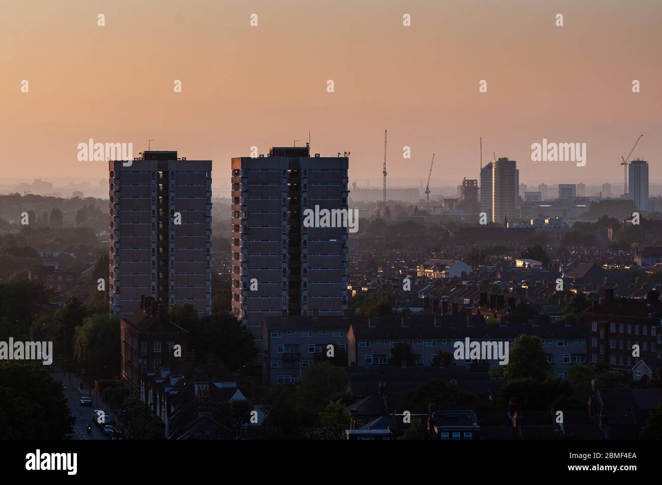London city 2013 and cranes hi-res stock photography and images - Alamy