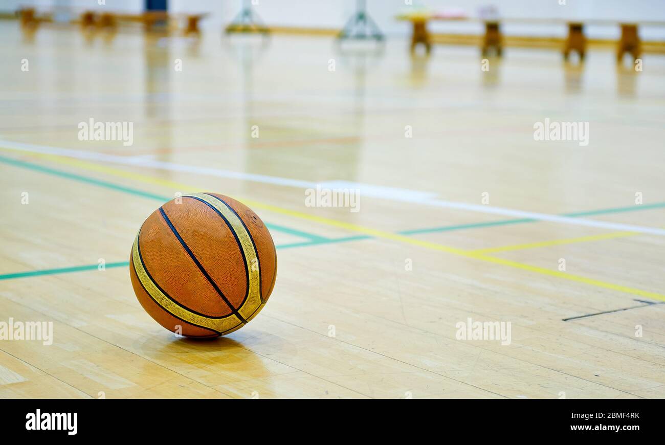 Basketball courtside empty seats hi-res stock photography and images ...