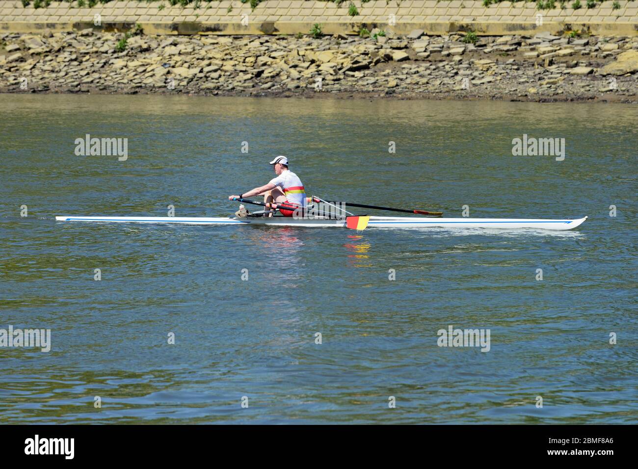 Single scull rowing boat hi-res stock photography and images - Alamy