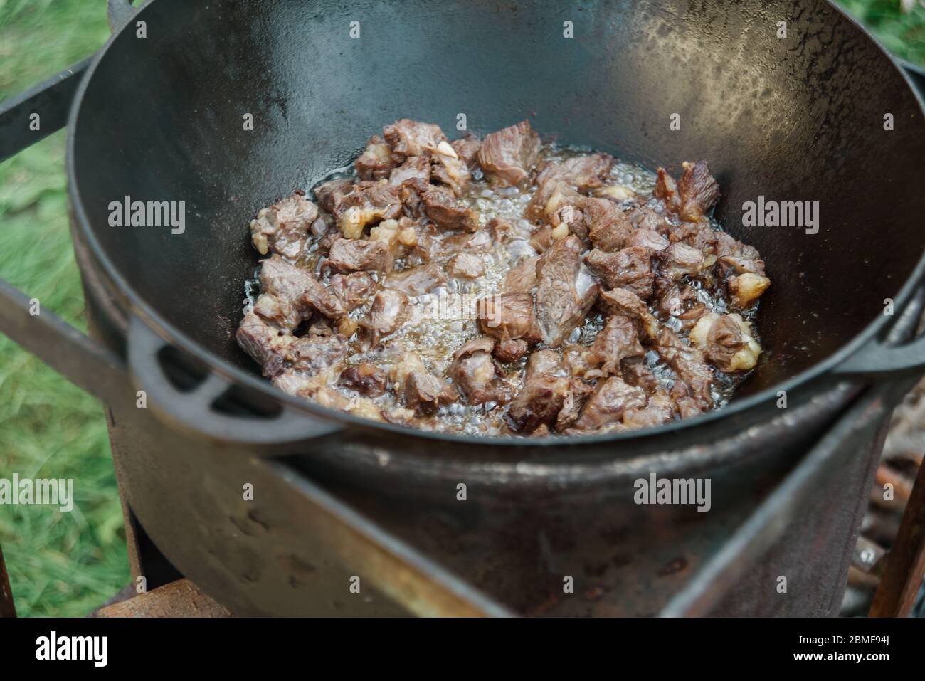 Cauldron boiling oil hi-res stock photography and images - Alamy