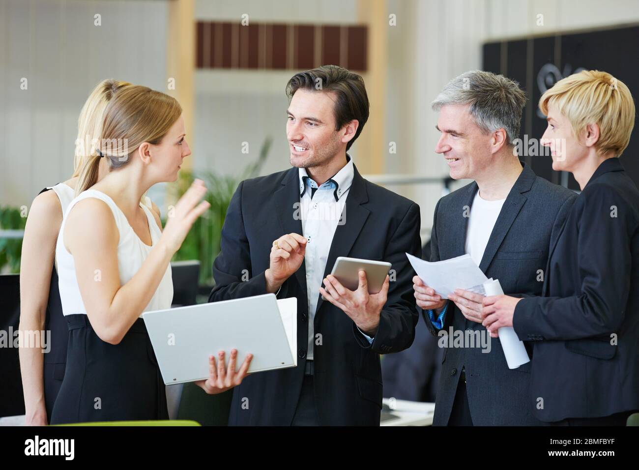 Negotiation team hi-res stock photography and images - Alamy