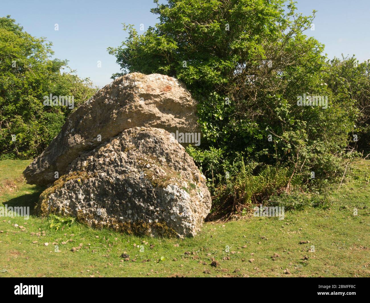 3 upright slabs support capstone historic site hi-res stock photography ...