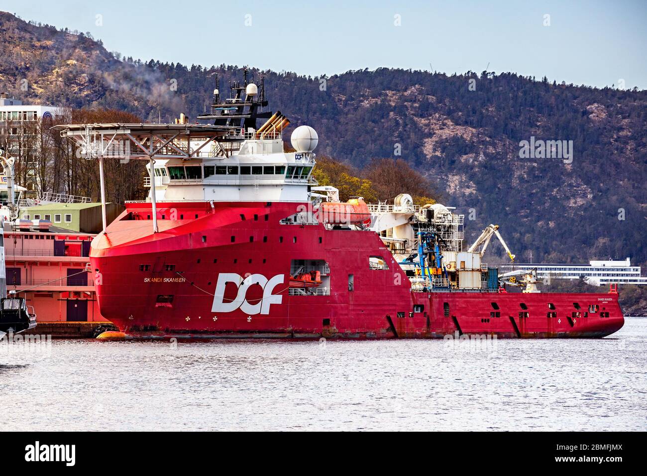 Offshore AHTS supply vessel CSV construction support vessel Skandi ...