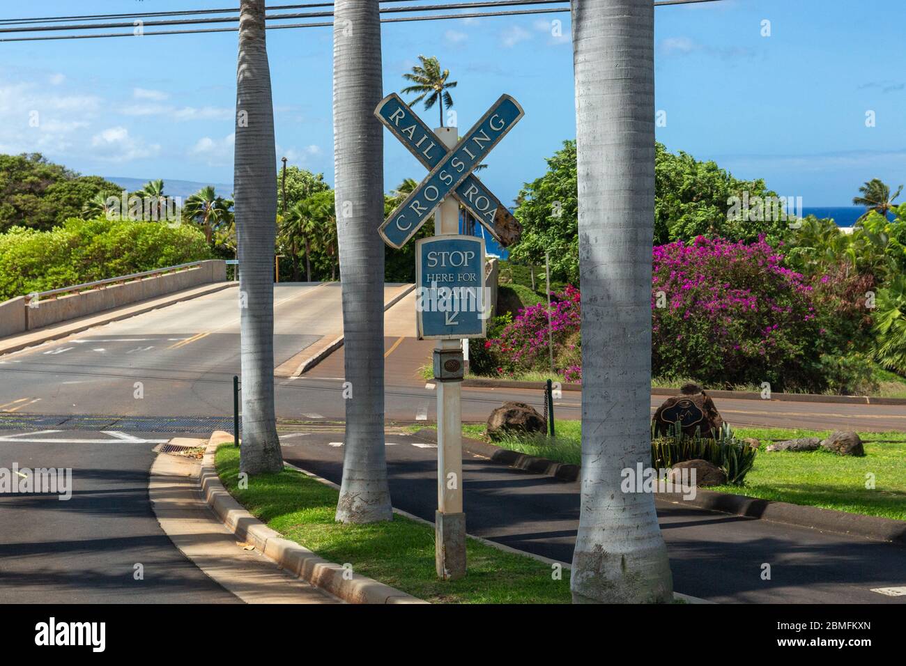 rail and car crossroads Stock Photo - Alamy