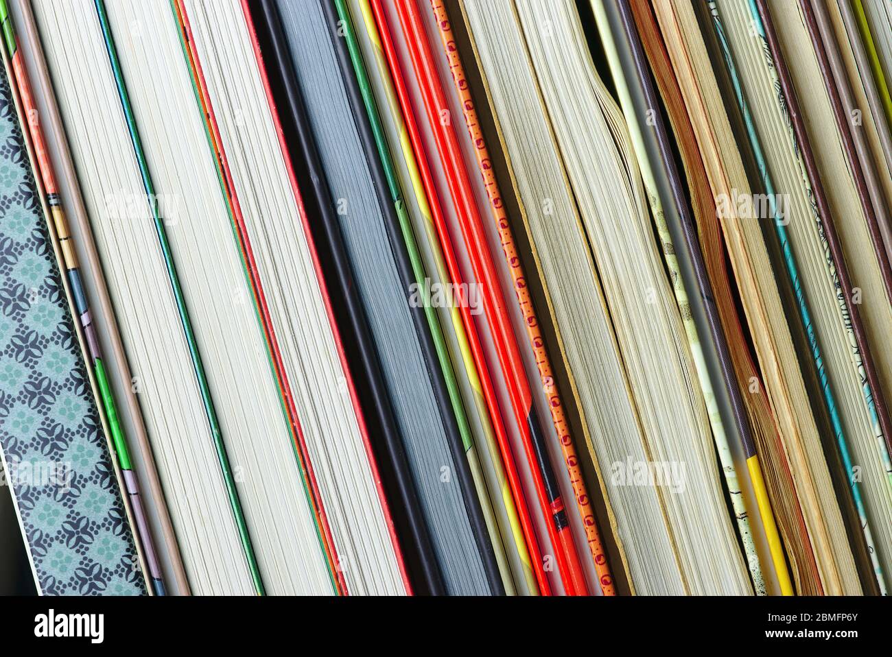 Pages texture hi-res stock photography and images - Alamy