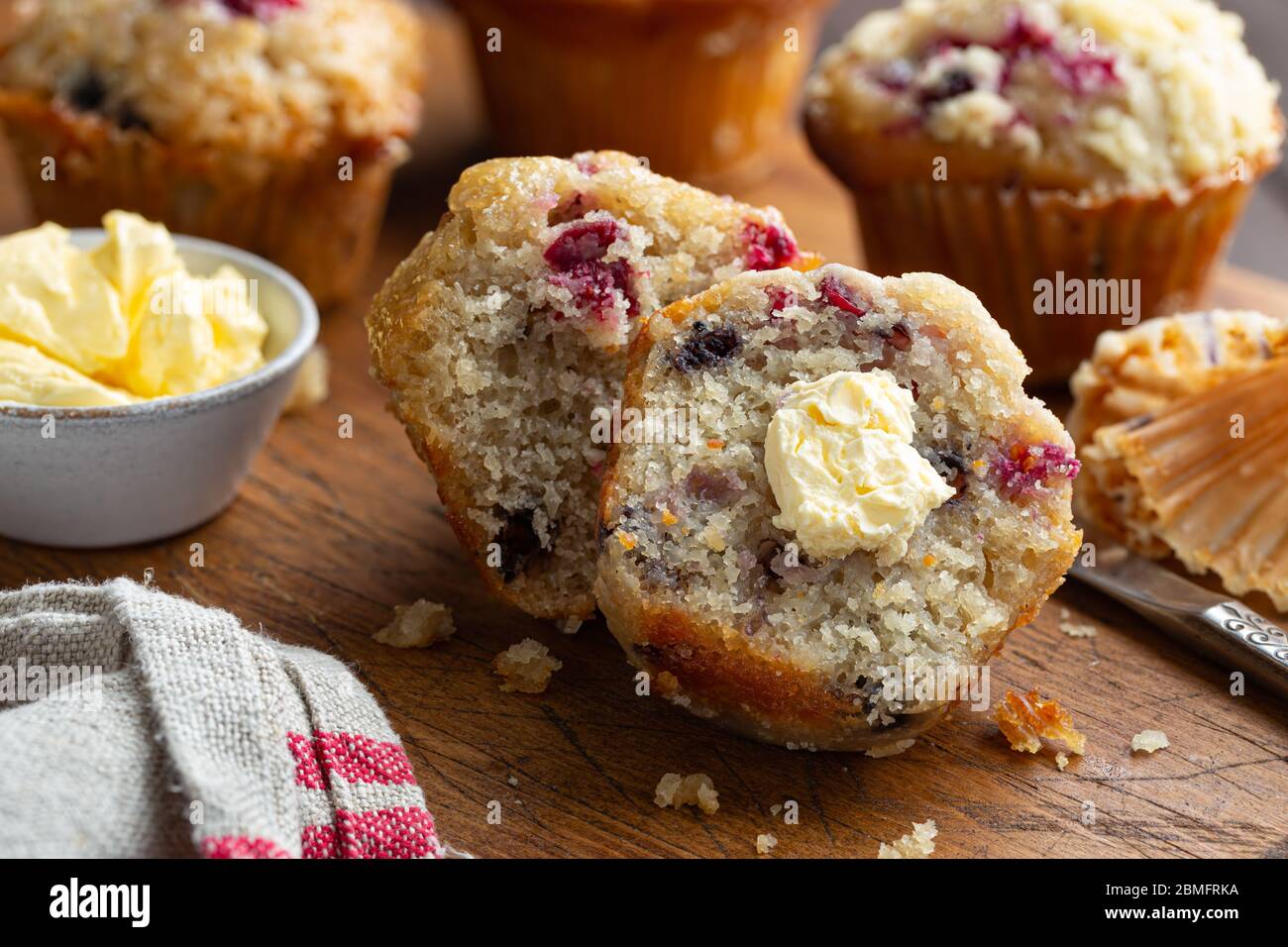 Cut In Half Cake High Resolution Stock Photography and Images - Alamy