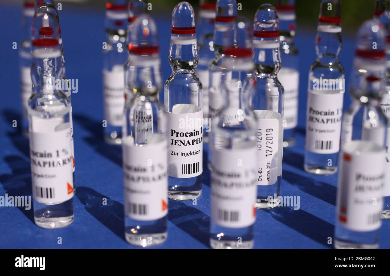 Injection of local anaesthetic hi-res stock photography and images - Alamy