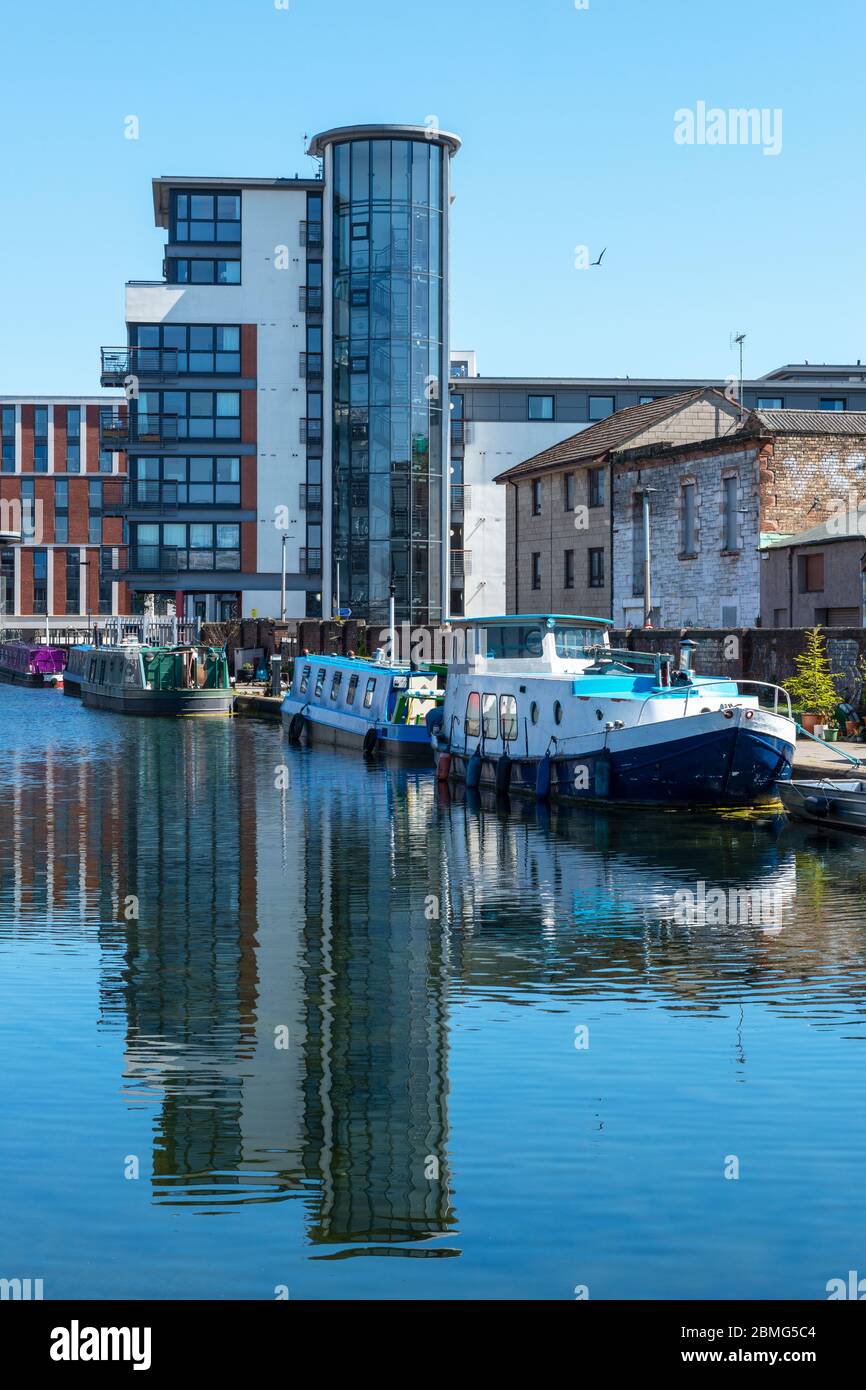 Narrow boats moored on the Union Canal at Lochrin Basin in Edinburgh ...