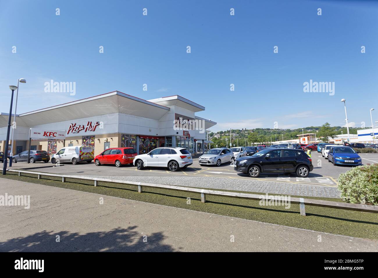 A queue of cars at the KFC restaurant Stock Photo - Alamy