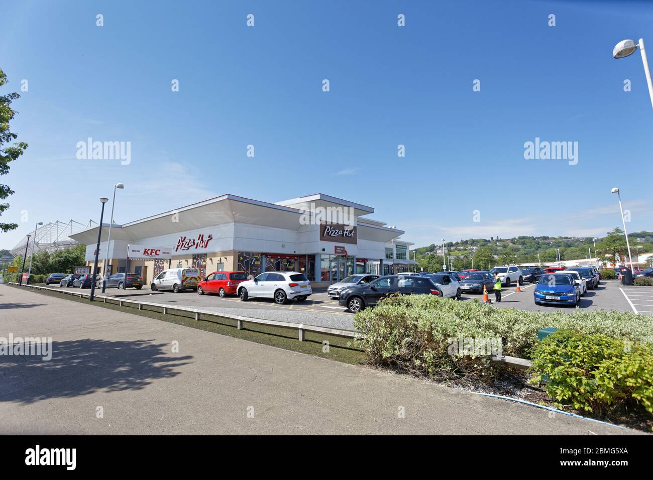 A queue of cars at the KFC restaurant Stock Photo - Alamy