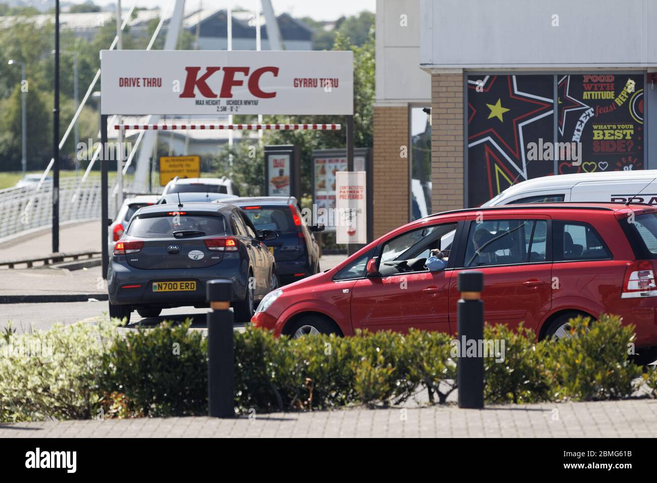 A queue of cars at the KFC restaurant Stock Photo - Alamy