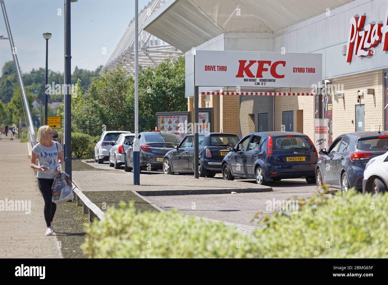 A queue of cars at the KFC restaurant Stock Photo - Alamy