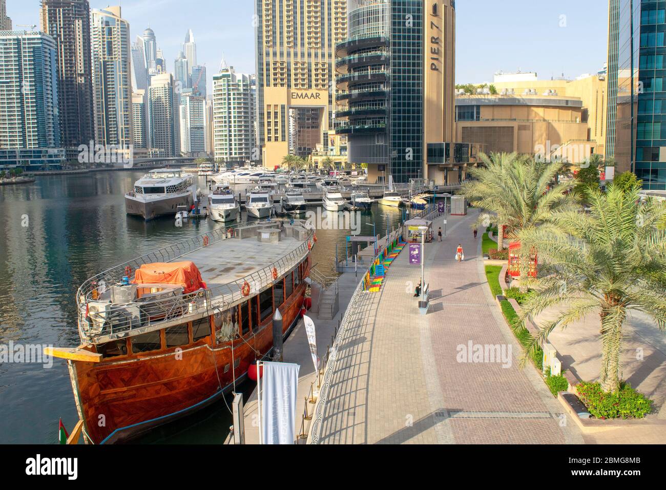 Dubai marina walk hi-res stock photography and images - Alamy