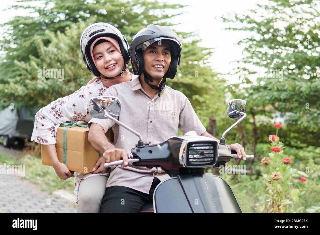 Muslim couple riding a motorcycle for travel in eid mubarak Stock Photo ...