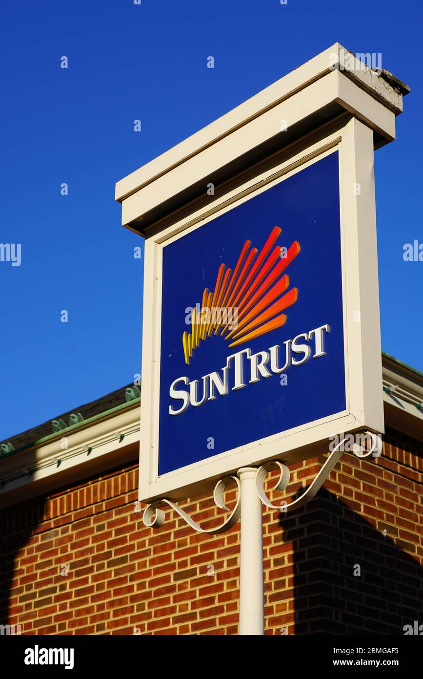 Suntrust logo hi-res stock photography and images - Alamy
