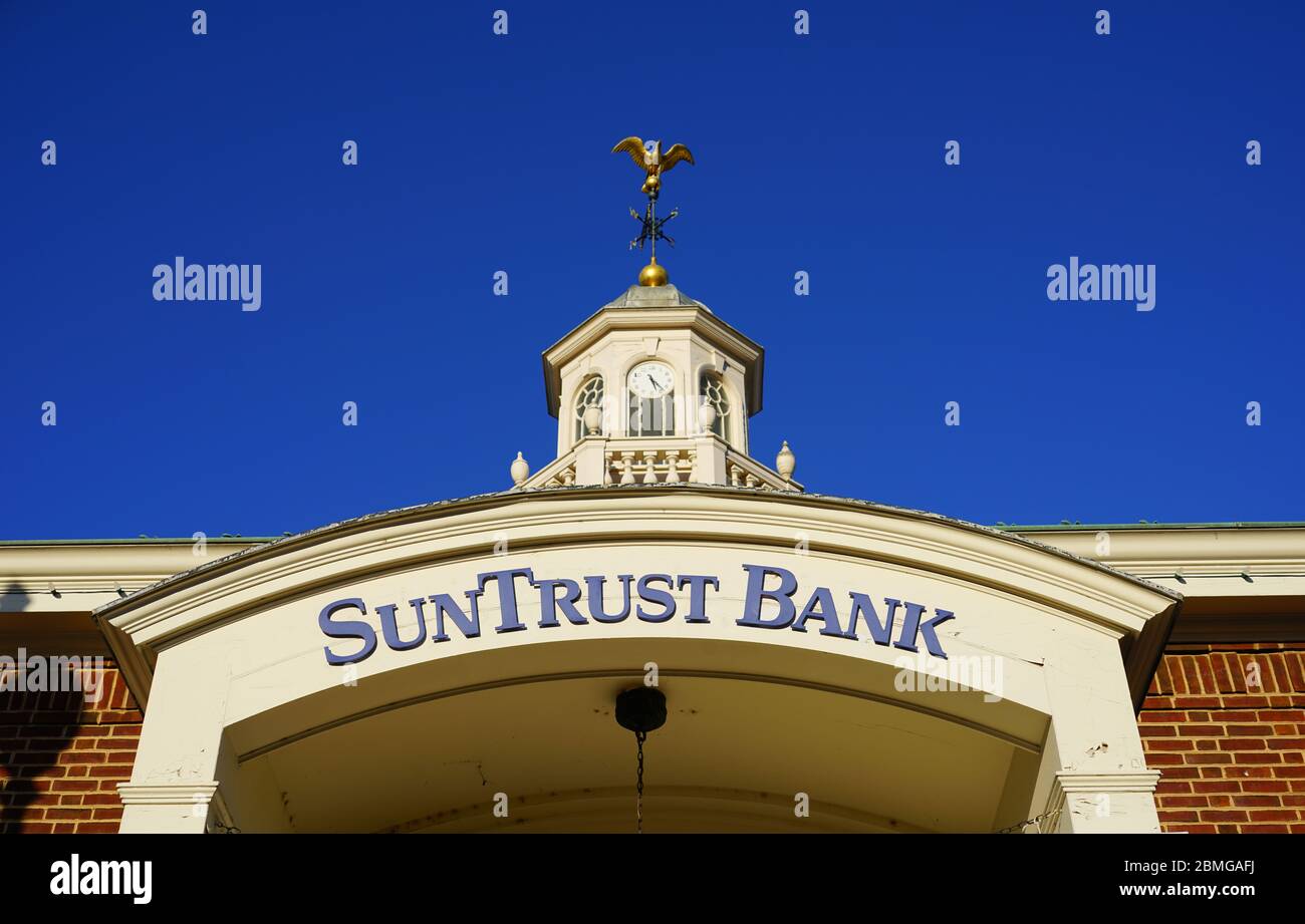 Suntrust logo hi-res stock photography and images - Alamy