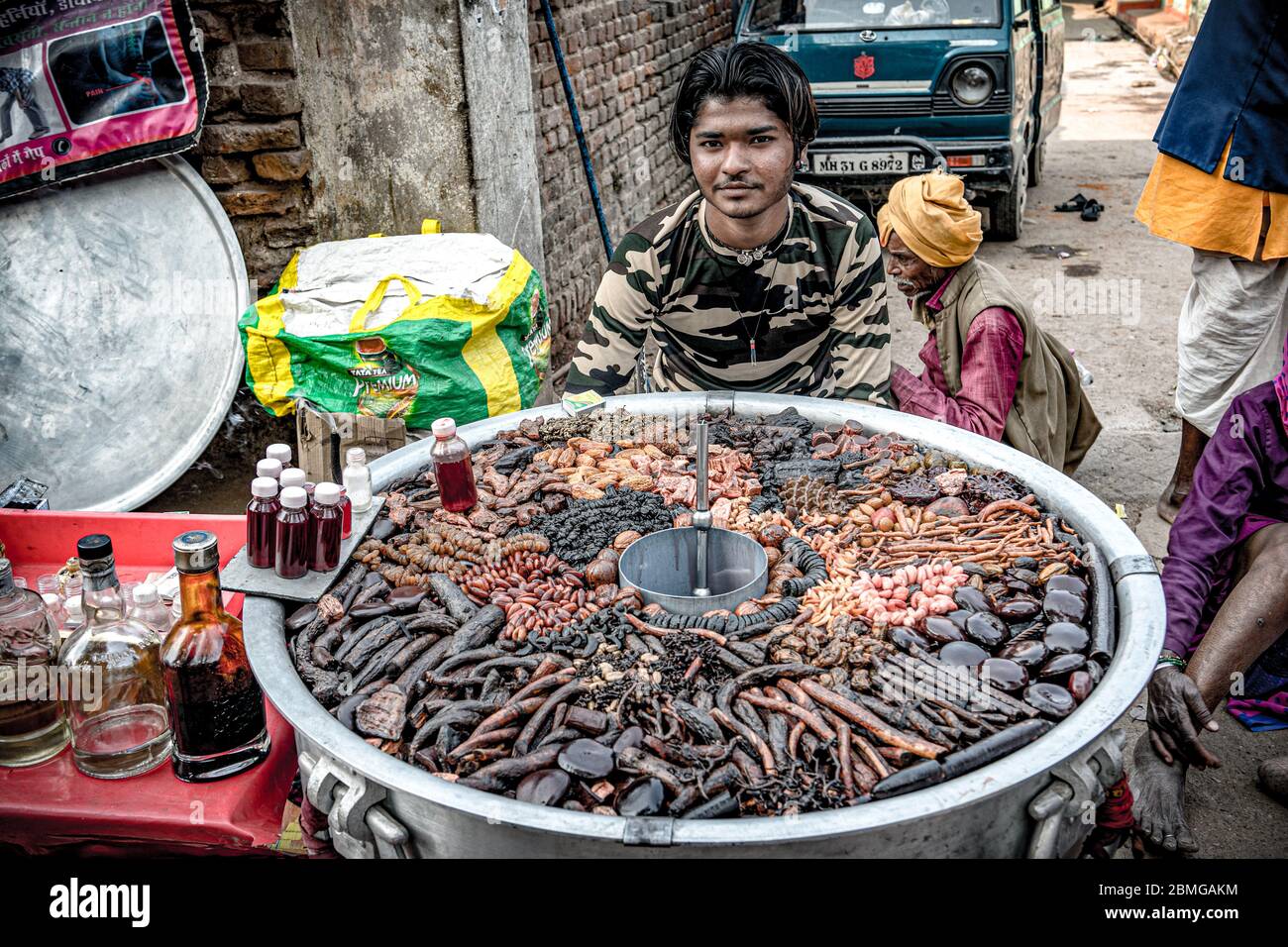 Temples, markets, beggars, daily life along the circular route around ...
